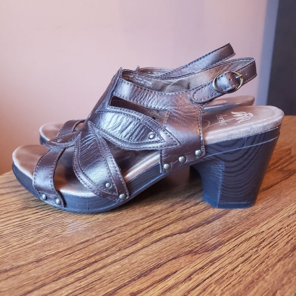 Dansko | Shoes | Dansko Nina Metallic Bronze Clog Sandals 9 | Poshmark